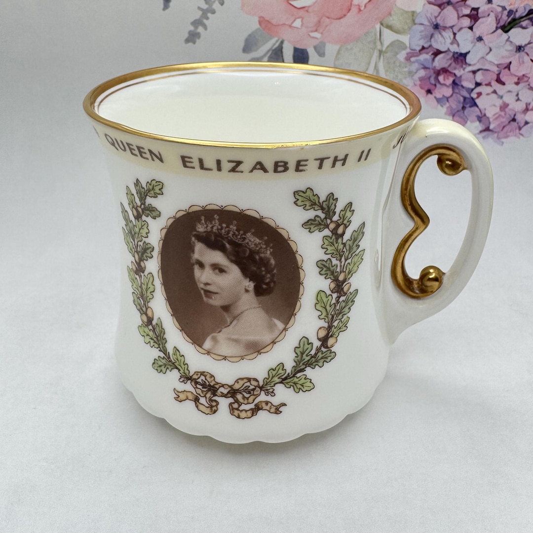 Royal Doulton Queen Elizabeth II Coronation Cup W/ E Handle - Excellent ...