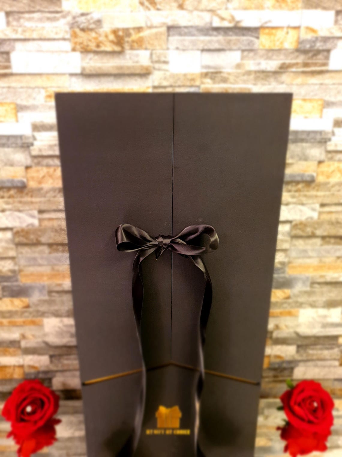 Luxury Roses Gift Box Roses & Chocolate - Birthday, Anniversary ...