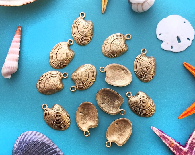 Antique Gold Clam Shell Charms, 15x22mm, 2pcs / Nunn Designs, Shell ...