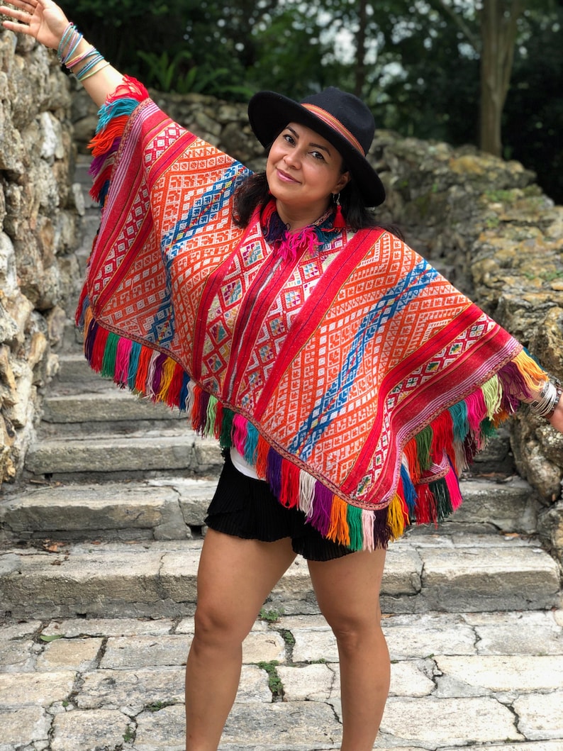 Color En La Calle: Authentic Vintage Peruvian Poncho - Etsy