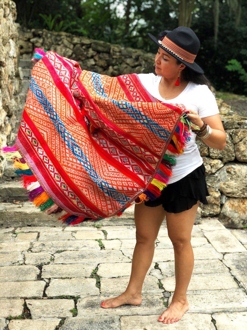 Color En La Calle: Authentic Vintage Peruvian Poncho - Etsy