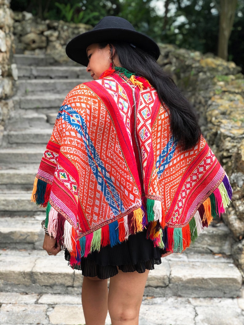 Color En La Calle: Authentic Vintage Peruvian Poncho - Etsy