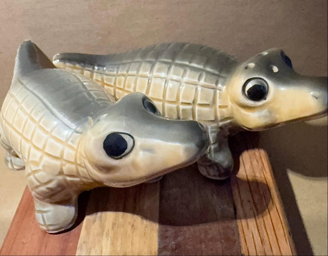 Vintage Anthropomorphic Novelty Ceramic Alligator Salt & Pepper Shakers ...