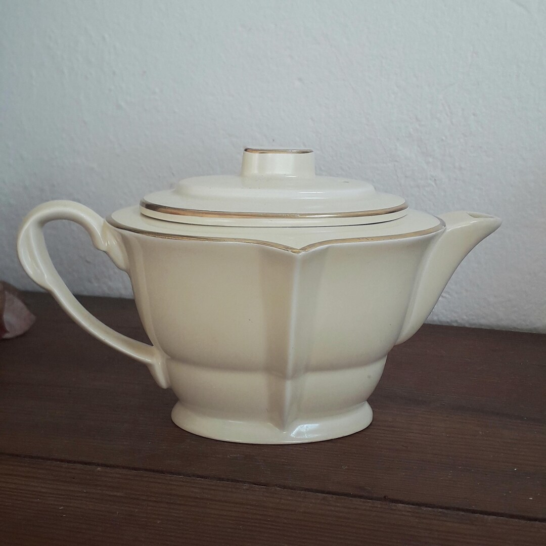 Small Vintage Carlton Ware Beige English Teapot With Gold Trim. Vintage ...