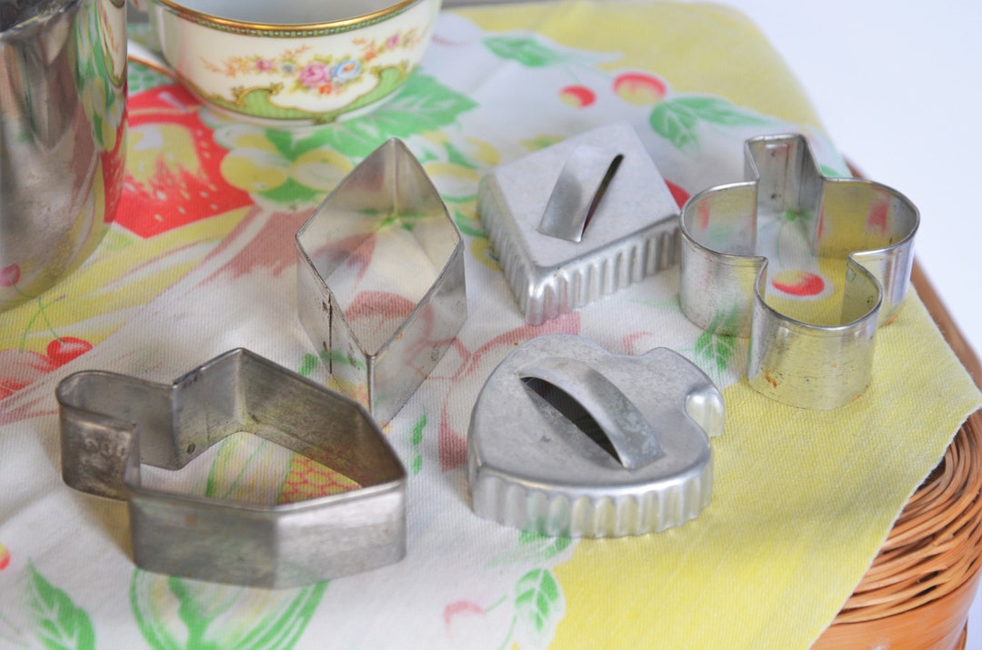 Vintage Cookie Cutter Collection - Farmhouse Kitchen Baking Tools ...