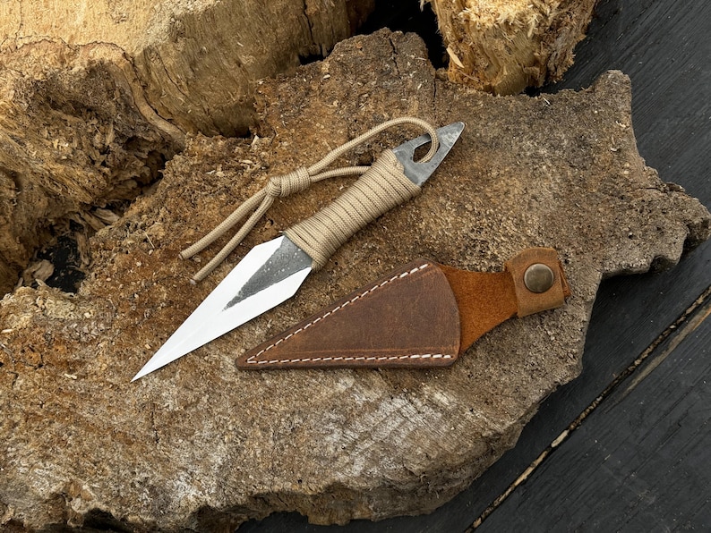 Throwing Knife With Cover. Ninja Kunai Knife. Paracord Wrapped Handle ...