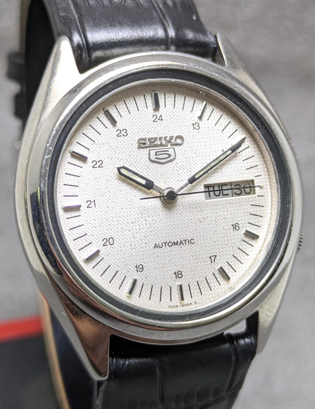 Mouvement jour/date automatique Seiko 5 vintage n° 7009A Montre homme ...