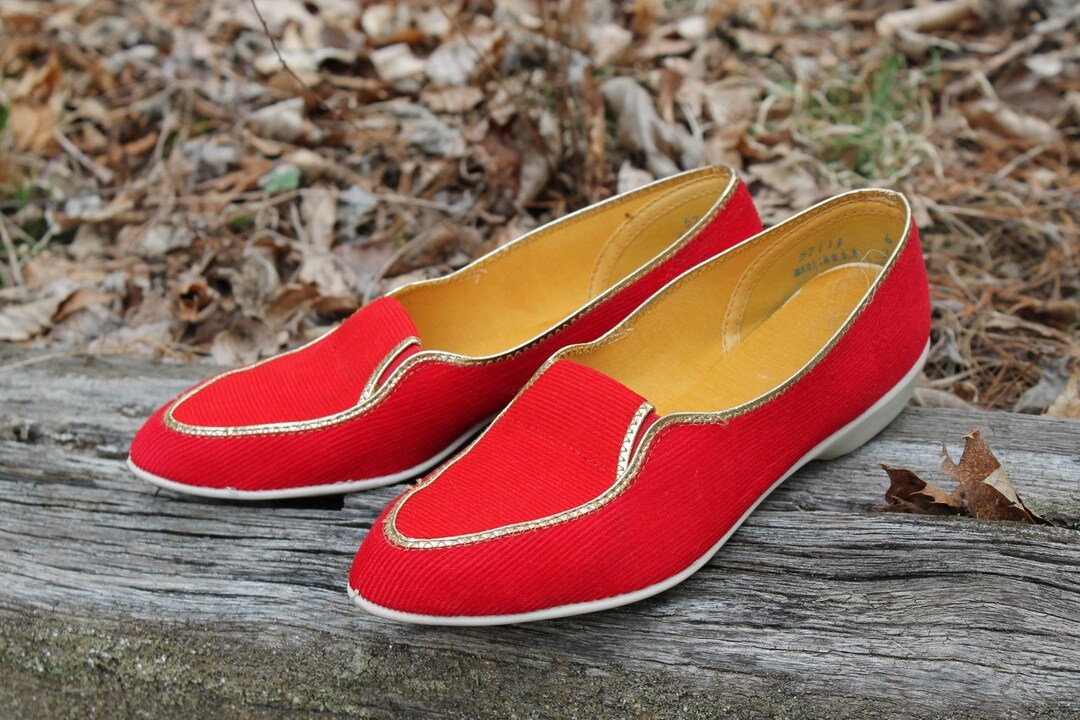 Vintage 1960s Red & Gold Genie Gypsy Slip on Ladies Flats Shoes Mad Men ...