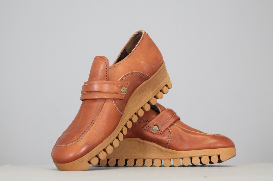 Vintage 1970s Shoes Brown Leather Earth Lace up Hippie Bohemian Oxfords ...
