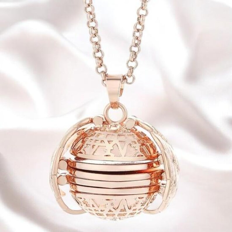 Magic 4 Photo Locket Necklace With Angel Wings – Pendant for Women ...