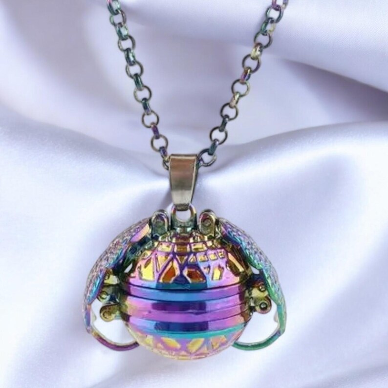 Magic 4 Photo Locket Necklace With Angel Wings – Pendant for Women ...