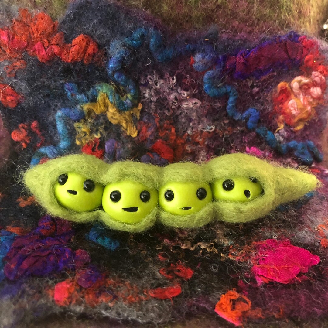 4 Pea Pod Brooch Pin Felt Clay Amigurumi Cute Anthropomorphic Food Peas ...