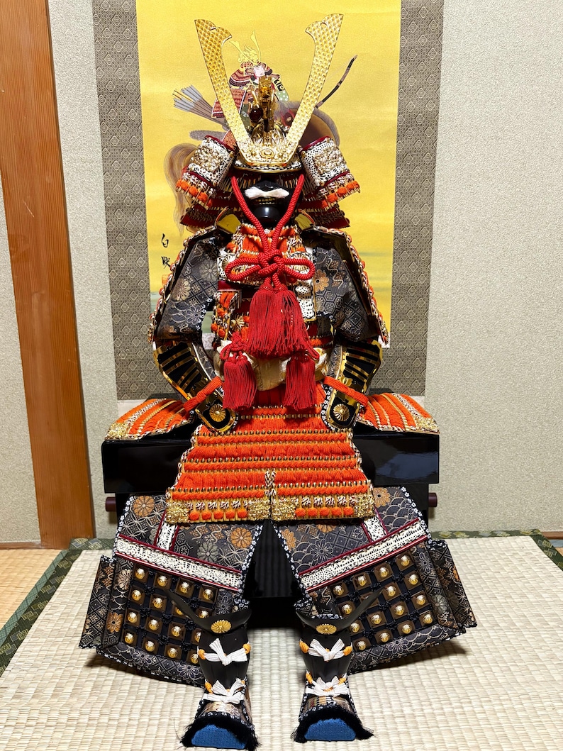 Japanese Samurai Armor, Vermilion Dragon Armor Holding Jade, Kamakura ...