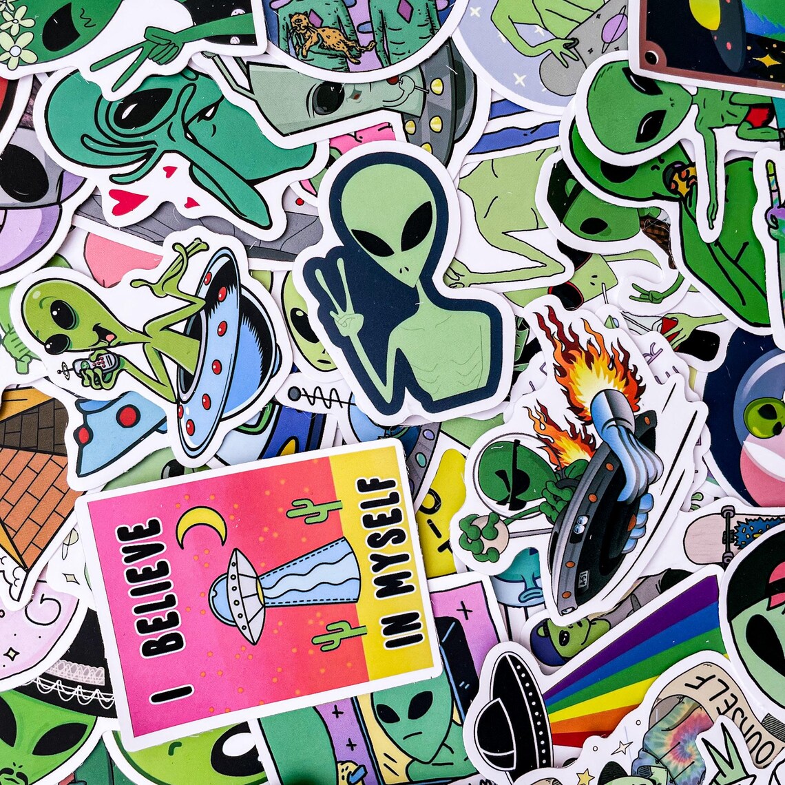 50pcs UFO Stickers, Alien Stickers, Space Stickers, Funny Cartoon ...