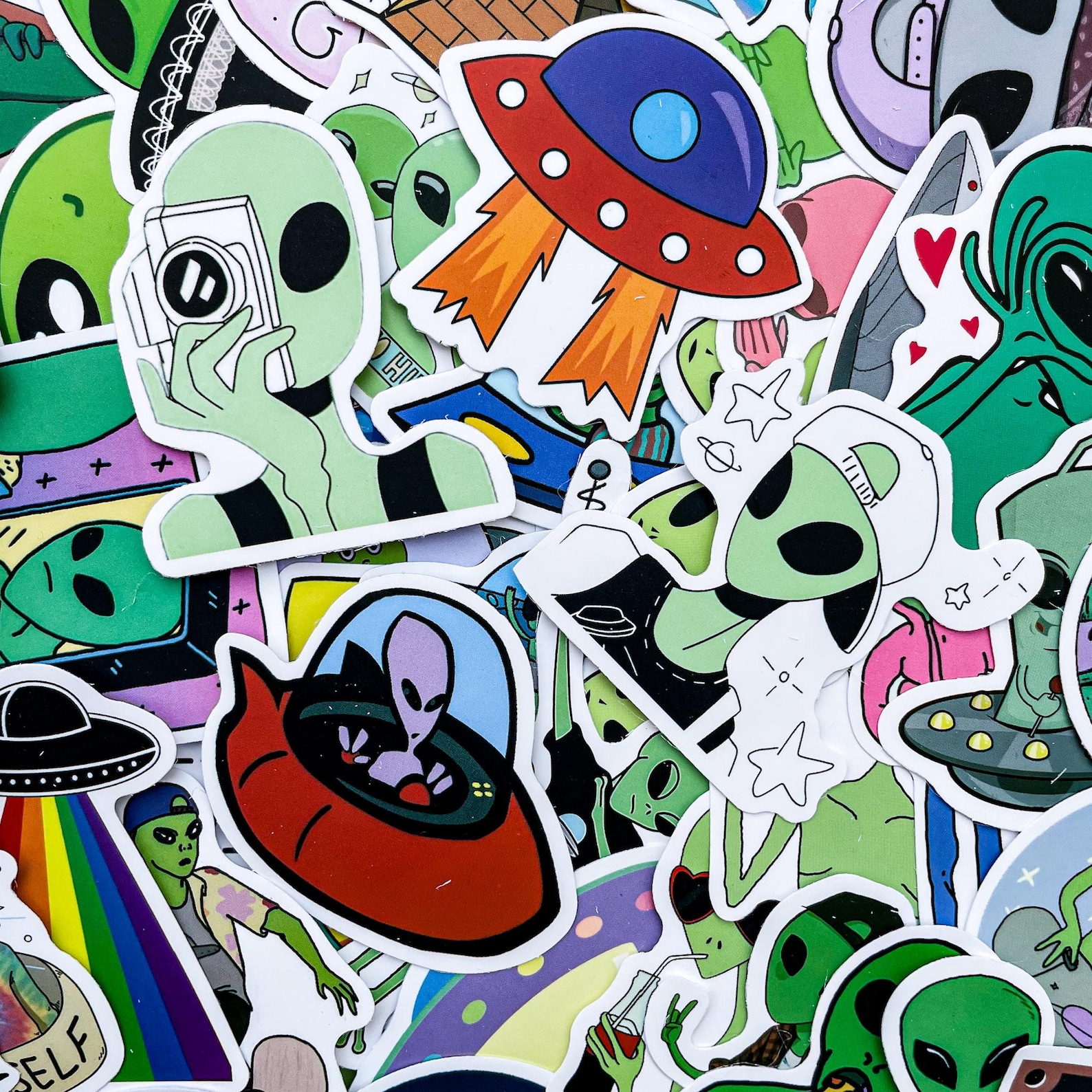 50pcs UFO Stickers, Alien Stickers, Space Stickers, Funny Cartoon ...