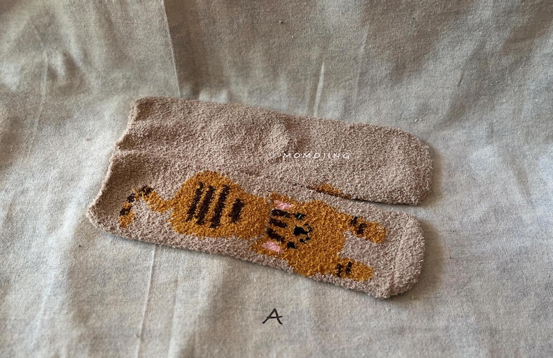 5 Types of Cozy Cat Paw Fuzzy Socks - Animal Print Fluffy Floor Socks ...
