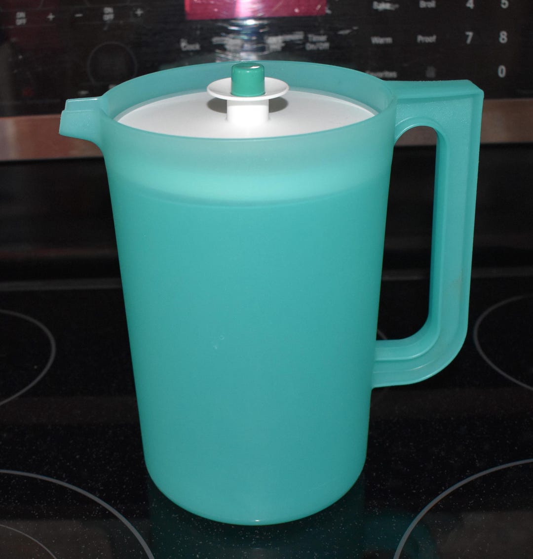 Vintage Tupperware Pitcher, Push Button Lid 2 Quart Aqua FREE SHIPPING ...