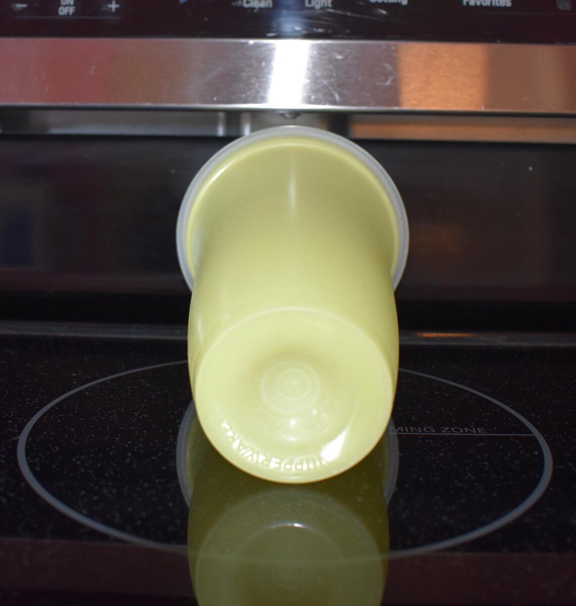 Vintage Yellow Tupperware Shaker 844-4 With Insert 846-2 & Lid 564-7 ...