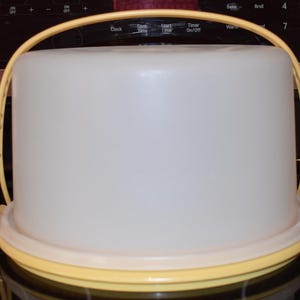 Vintage Harvest Gold Round Tupperware Cake Carrier FREE SHIPPING - Etsy