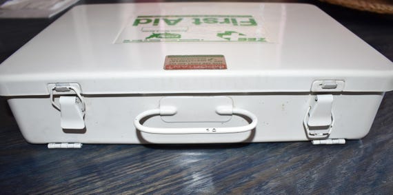 Vintage Zee First Aid Wall and Carry Kit FREE SHIPPING - Gem