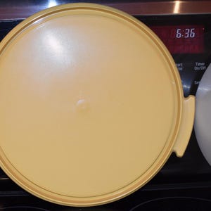 Vintage Harvest Gold Round Tupperware Cake Carrier FREE SHIPPING - Etsy