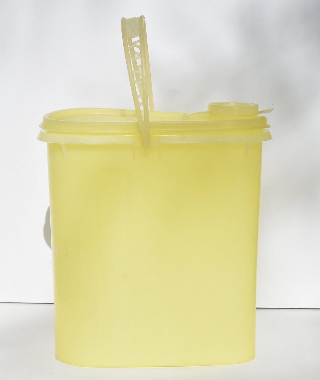 Vintage Tupperware 2 Quart Jug Container Yellow 587 FREE SHIPPING - Etsy