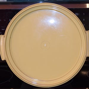 Vintage Harvest Gold Round Tupperware Cake Carrier FREE SHIPPING - Etsy