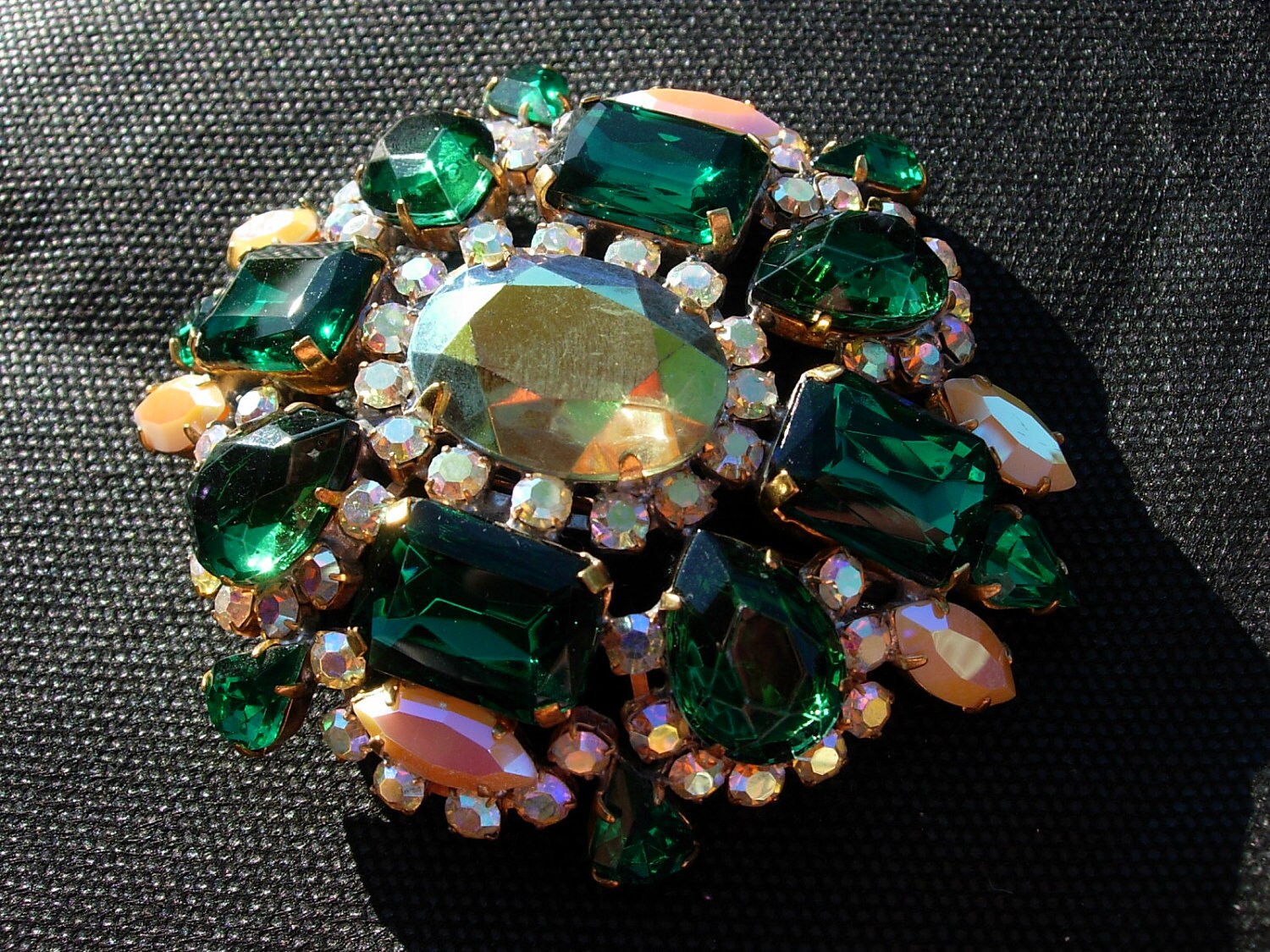 Vintage Pin or Brooch Emerald Green and Aurora - Etsy