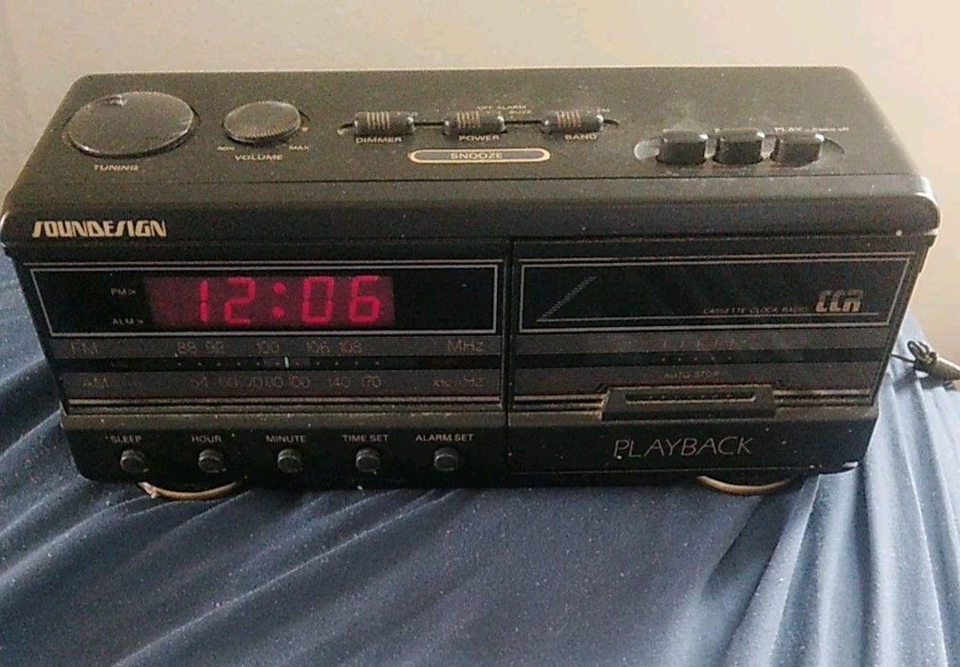 Soundesign Clock Radio Cassette Player Model 3826 BLK AM FM Electronic ...