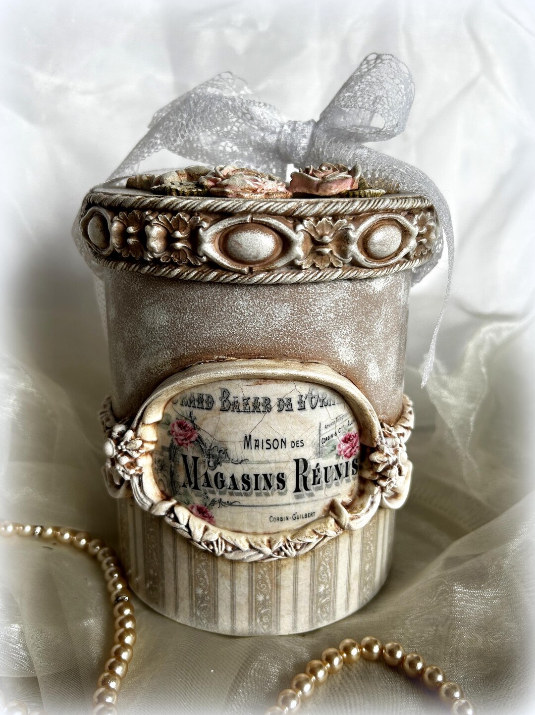 Box // Tin // Round Vintage // Decoupage // Hat Box // Storage ...