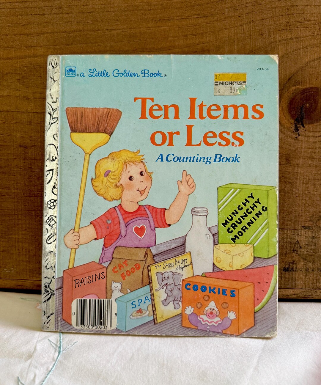 Ten Items or Less, A Counting Book, A Little Golden Book, Stephanie ...