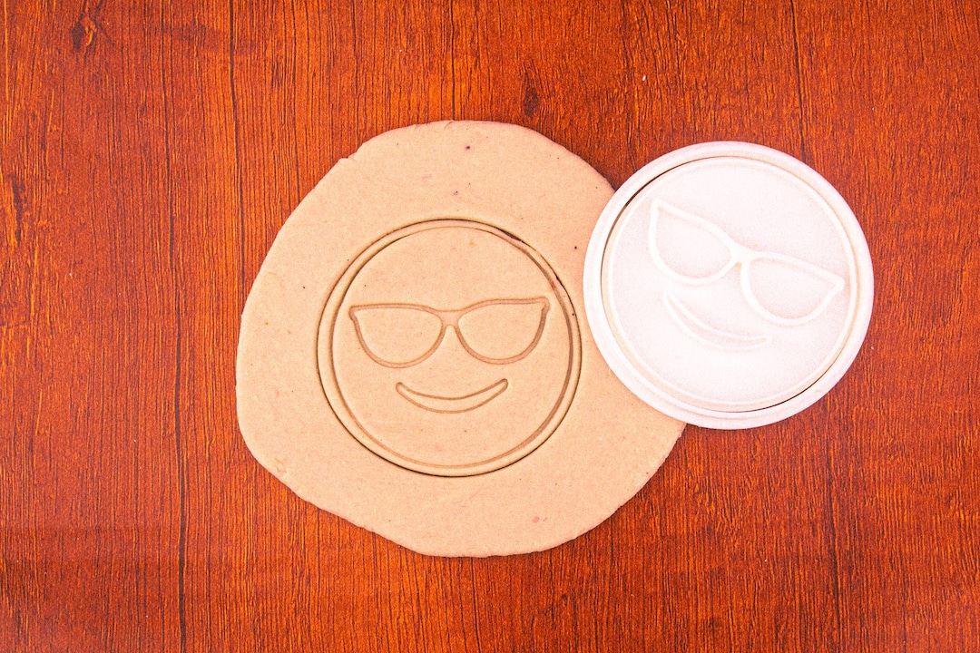 Cool Smiley Emoji Cookie Cutter – Create Fun Cookies, Geek and Original ...