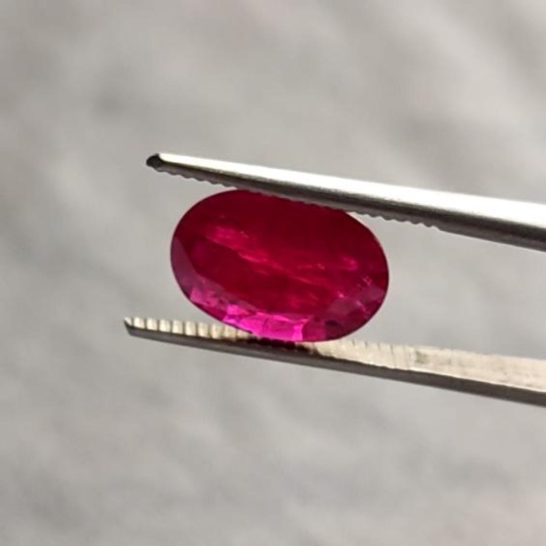 Oval Shape GGI Certified 2.08 Carts Natural Red Ruby Brilliant Cut ...