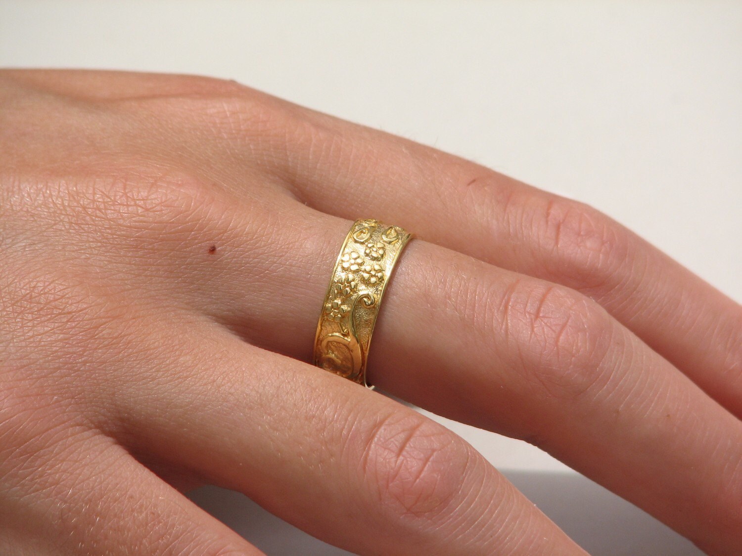 Silver Flowers Ring for Her, Engraved Petals Design Women Ring. - Etsy