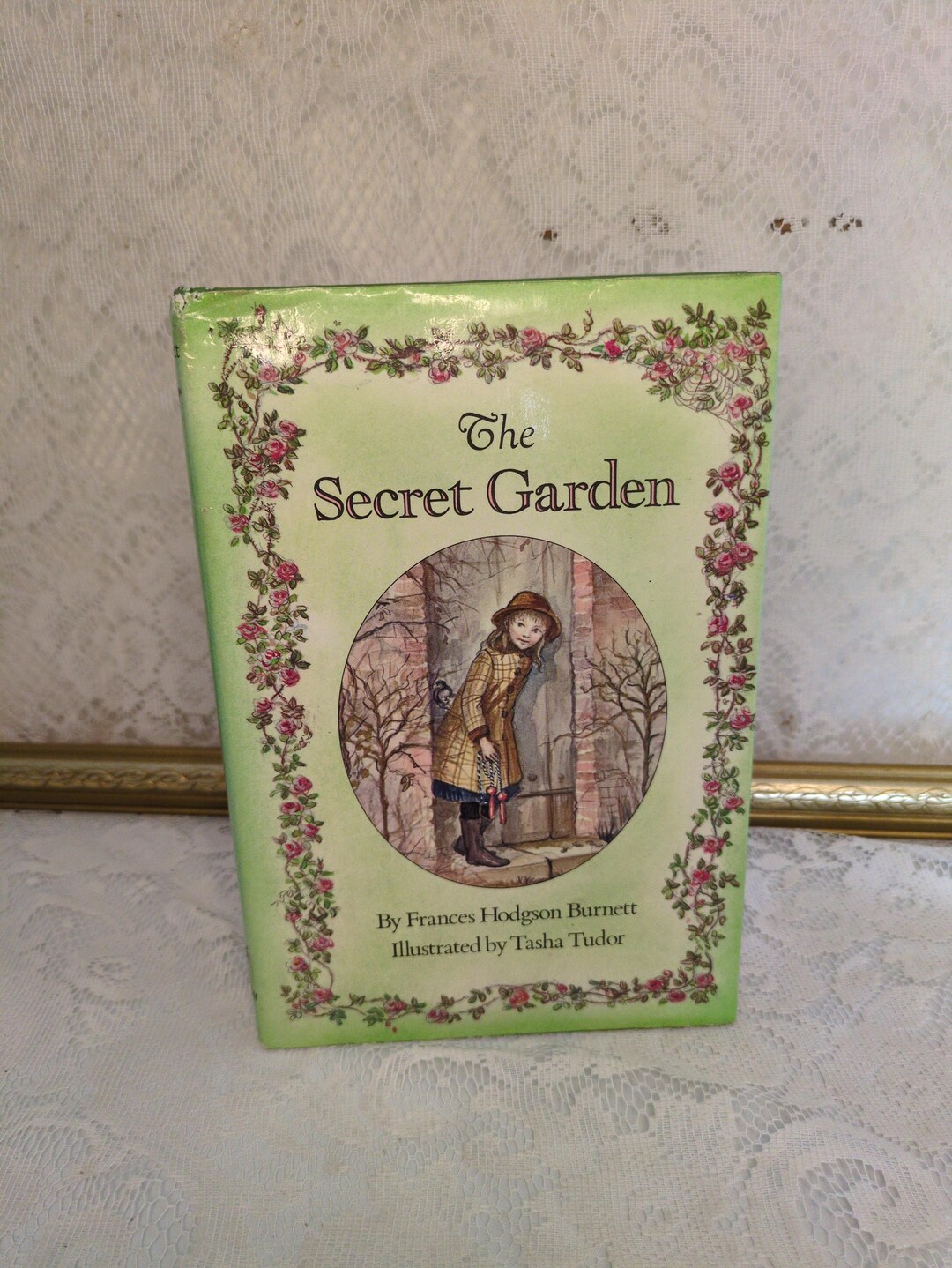 Vintage 1962 The Secret Garden By Frances Hodgson Burnett Illustrated