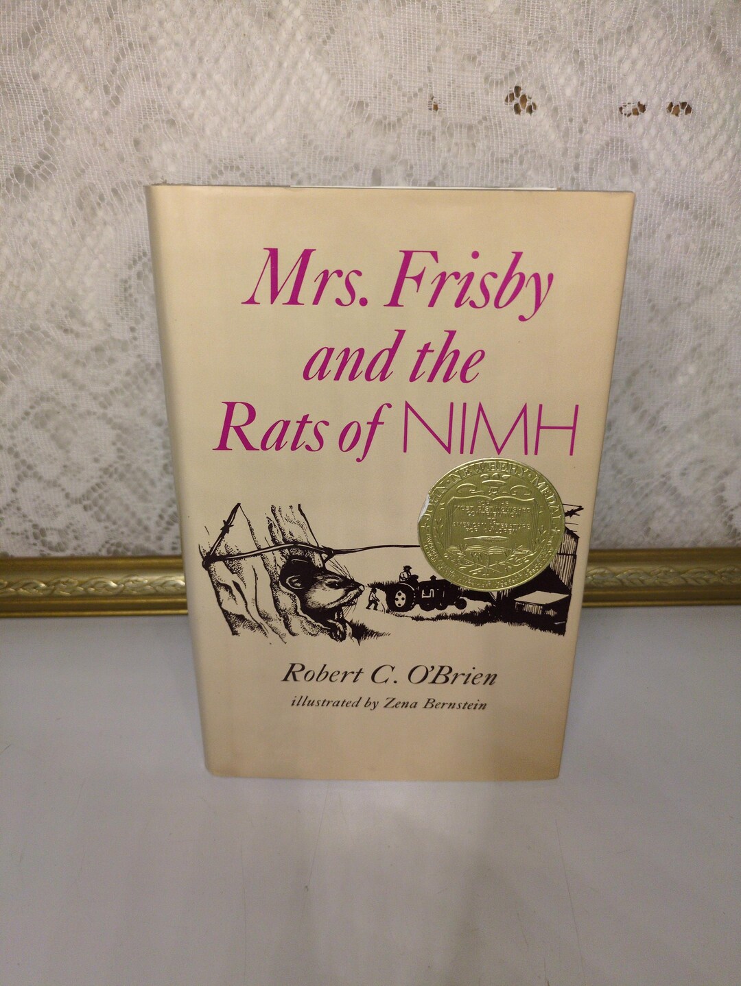 Mrs. Frisby and the Rats of NIMH by Robert C. O’brien, Illustrated by ...