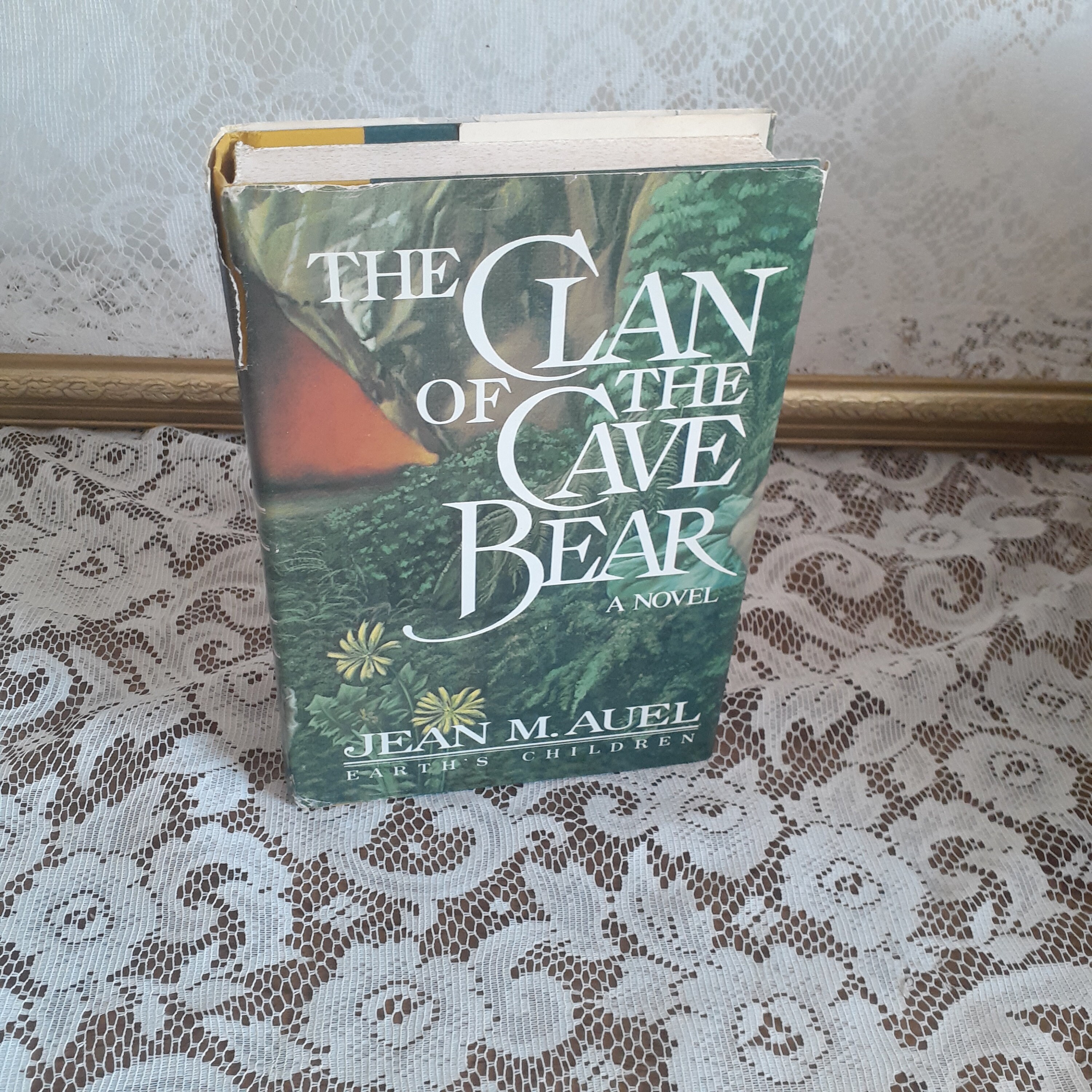 Clan Of The Cave Bear Book