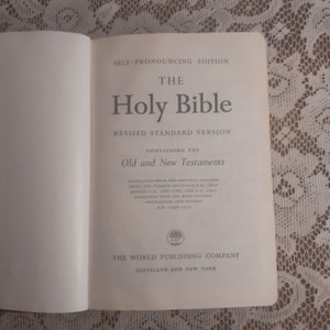 The Holy Bible Self-pronouncing Edition With Concordance, Vintage 1962 ...