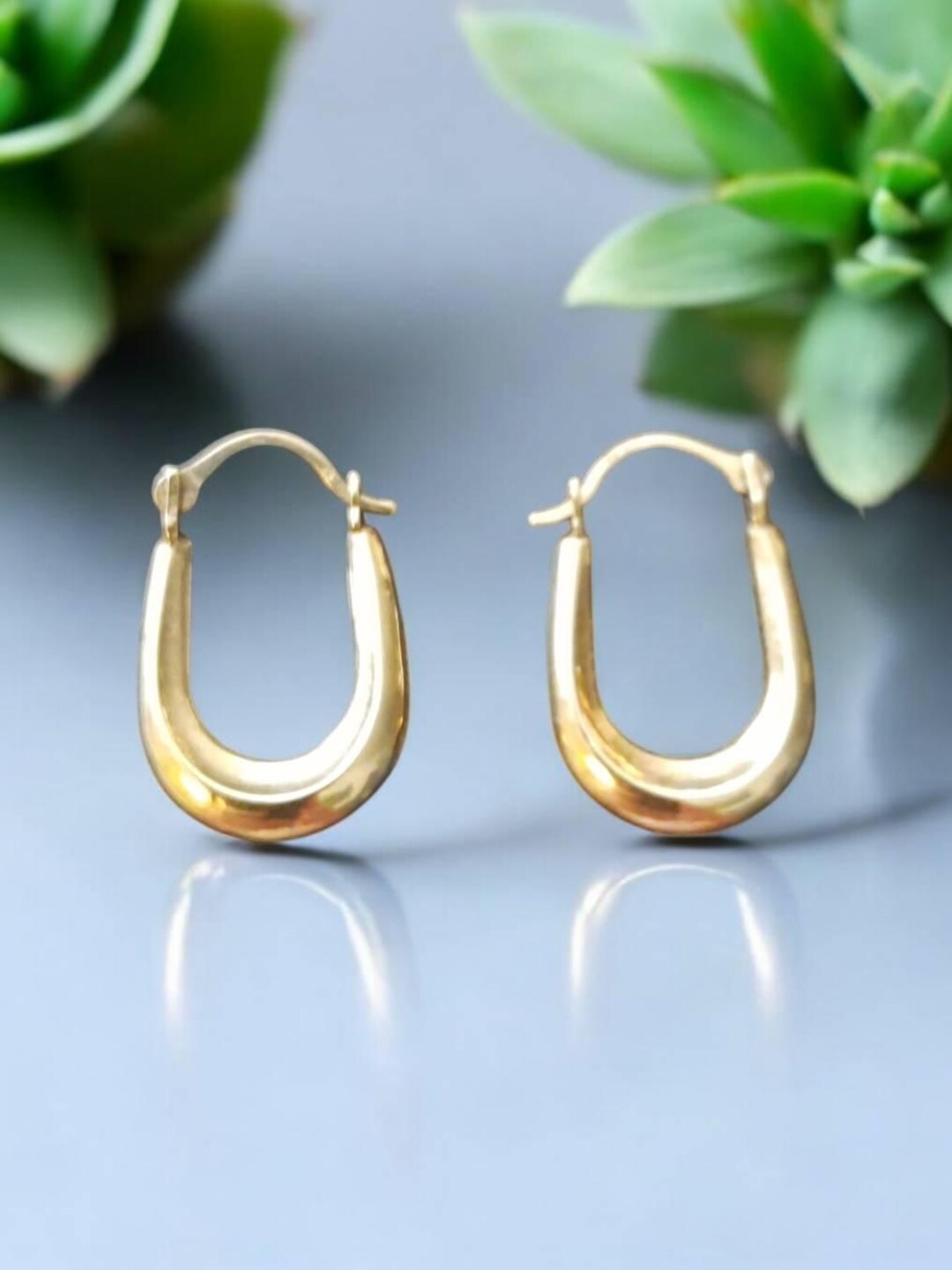 10K Gold Hollow Shrimp Hoop Earrings - Etsy
