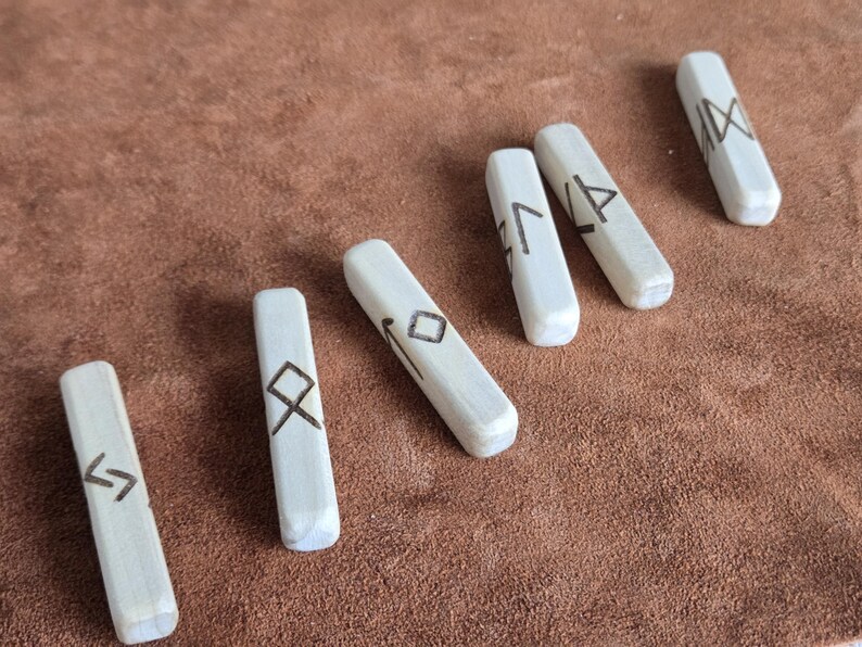 Elder Futhark Rune Dice Set - With Solid Wood Guide and Carry Bag! - Etsy