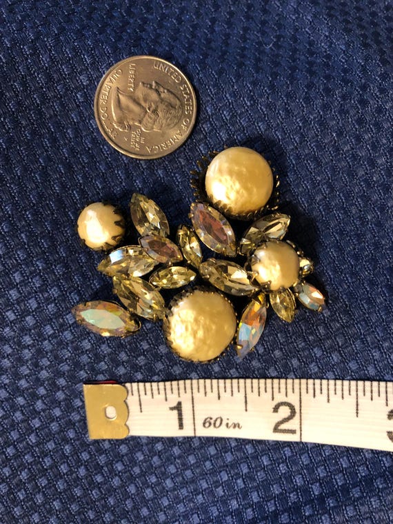 Signed Regency brooch of flat baroque faux pearls and… - Gem