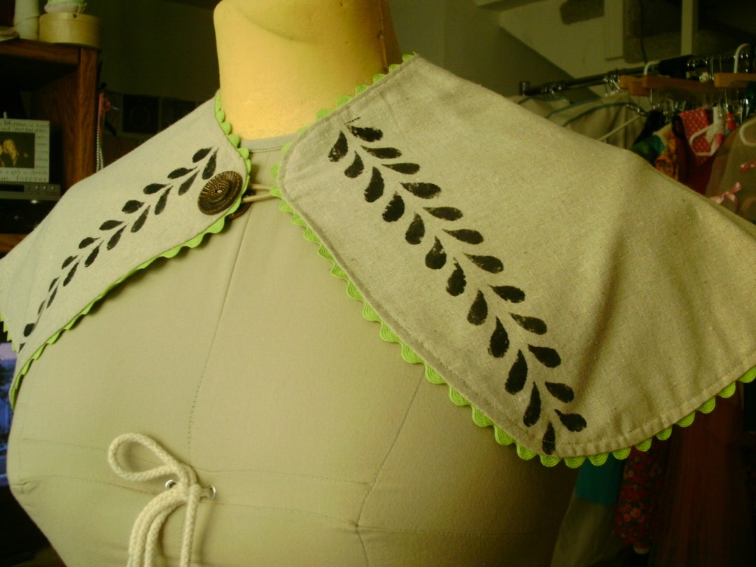 Floral Capelet, Reversible, Green Retro Fabric, Daisies Vintage Buttons ...