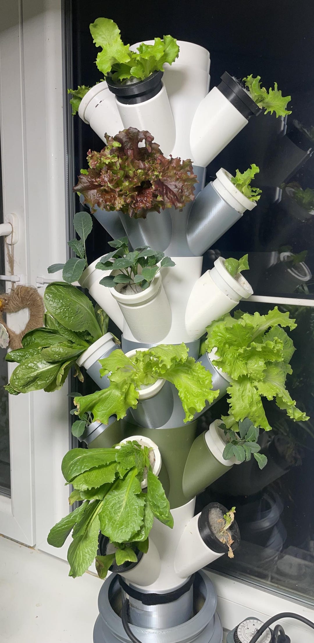 Hydroponic Tower – Flexible, Expandable System for Vertical Cultivation ...