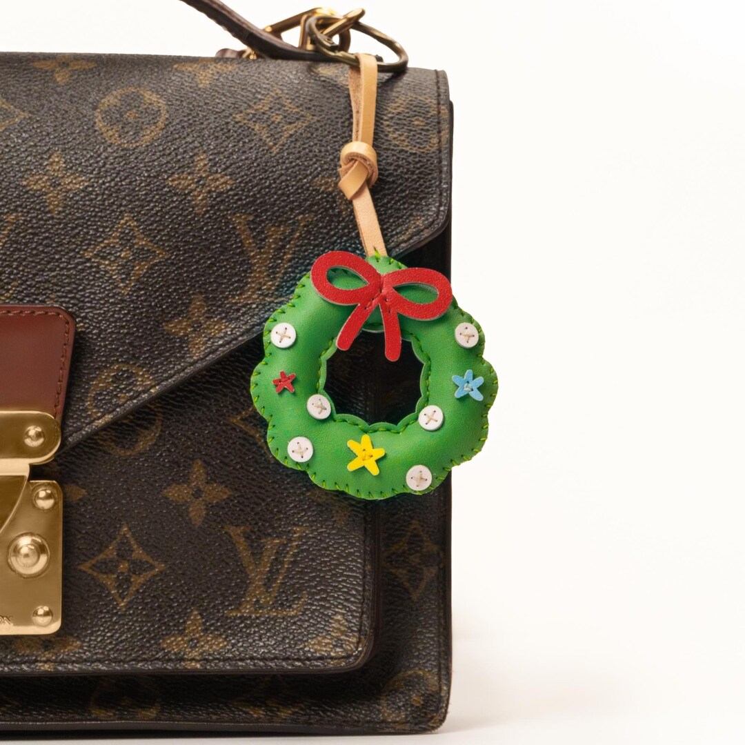 HOLLY WREATH Leather Bag Charm, Santa Claus Accessories Key Chain ...