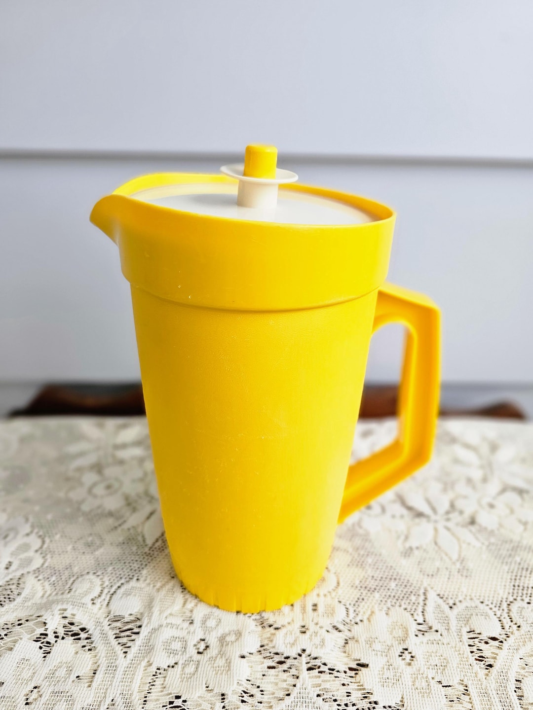 Vintage 1980s Yellow Tupperware Pitcher 1 Quart – Retro Kitchenware - Etsy