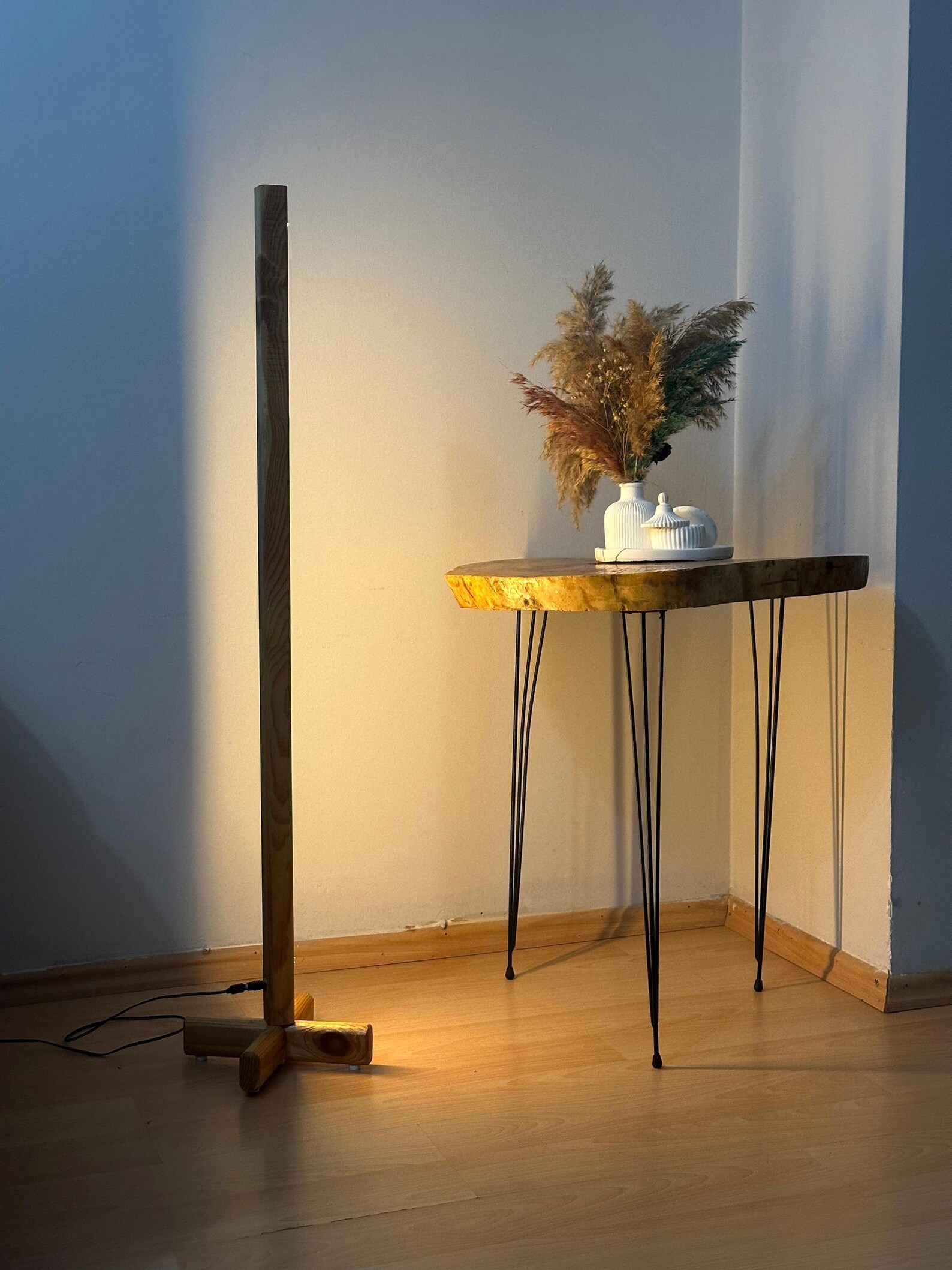 Modern Wooden Floor Lamp, LED Light Minimalist Design, Decorative ...