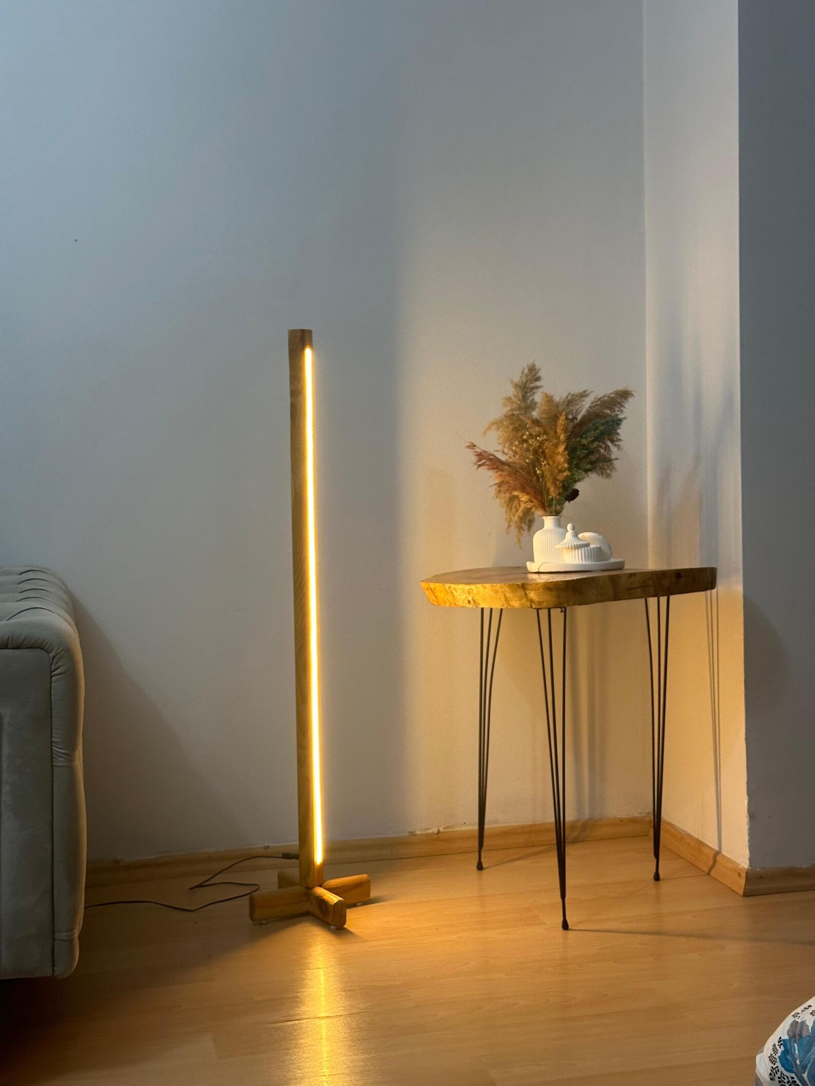 Modern Wooden Floor Lamp, LED Light Minimalist Design, Decorative ...