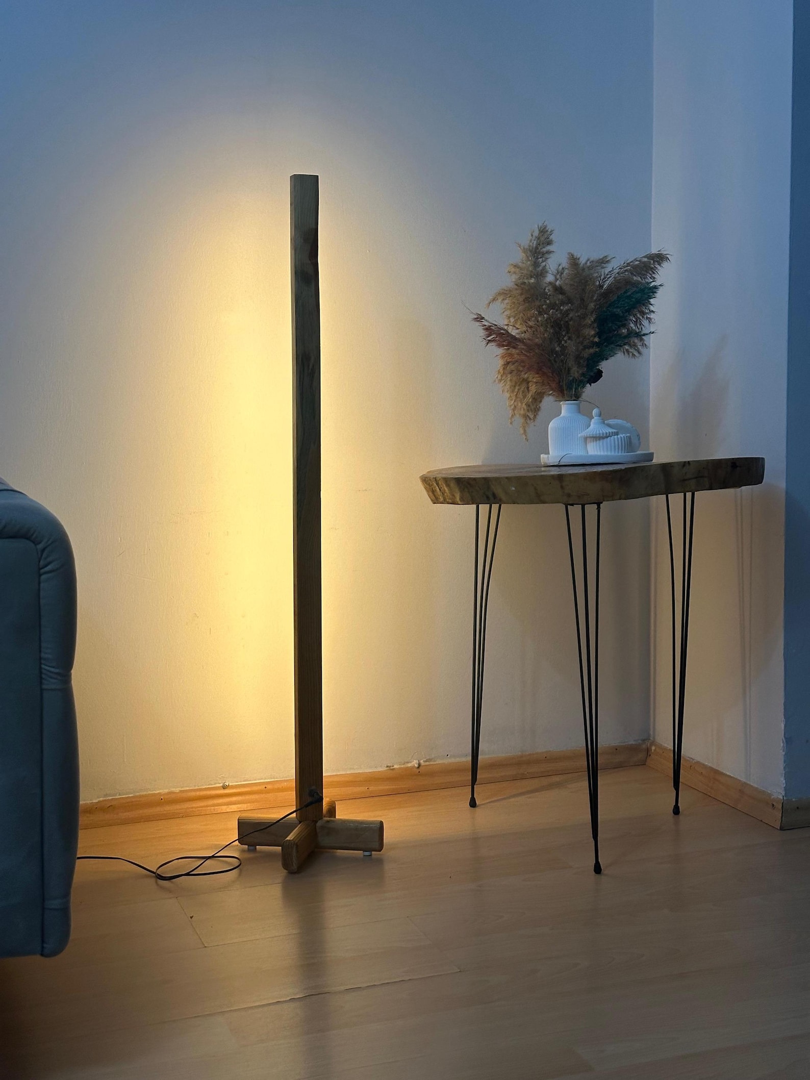 Modern Wooden Floor Lamp, LED Light Minimalist Design, Decorative ...