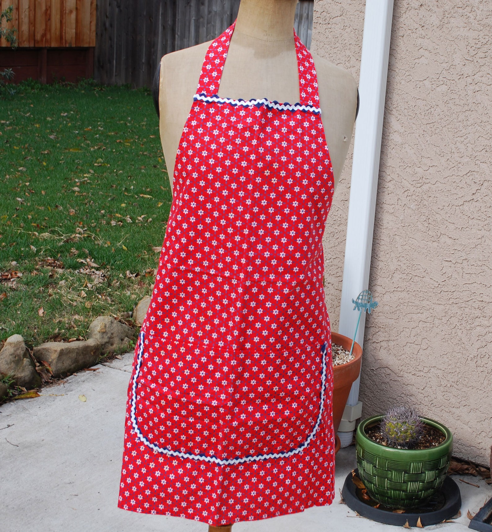Vintage Bib Apron Tie Back Floral Fabric Novelty Red and White | Etsy