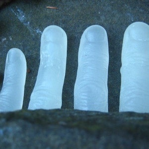Halloween Soap - Glowing Freaky Finger Soap - Glow in the Dark -walking ...